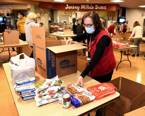Neighbors helping neighbors: Packing up holiday meals for Glassboro ...